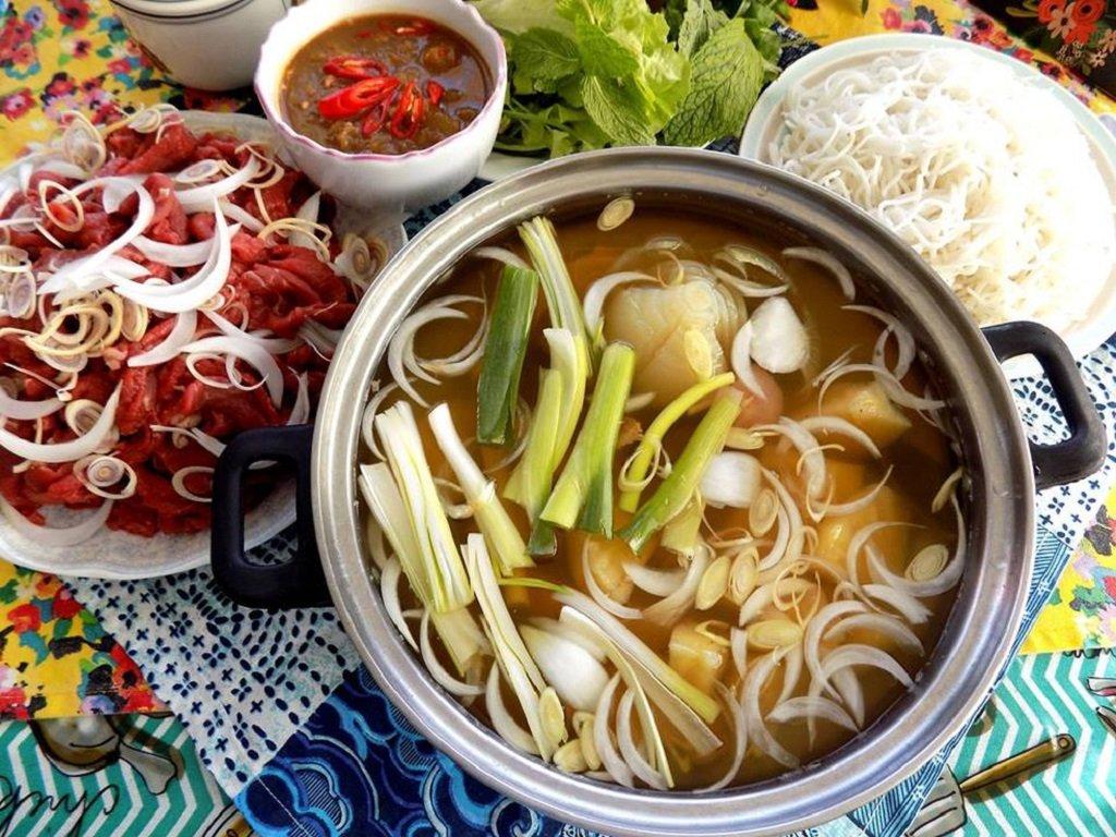 Cách làm bò nhúng dấm ngon mềm với nước dùng chua thanh đậm đà - Món ...
