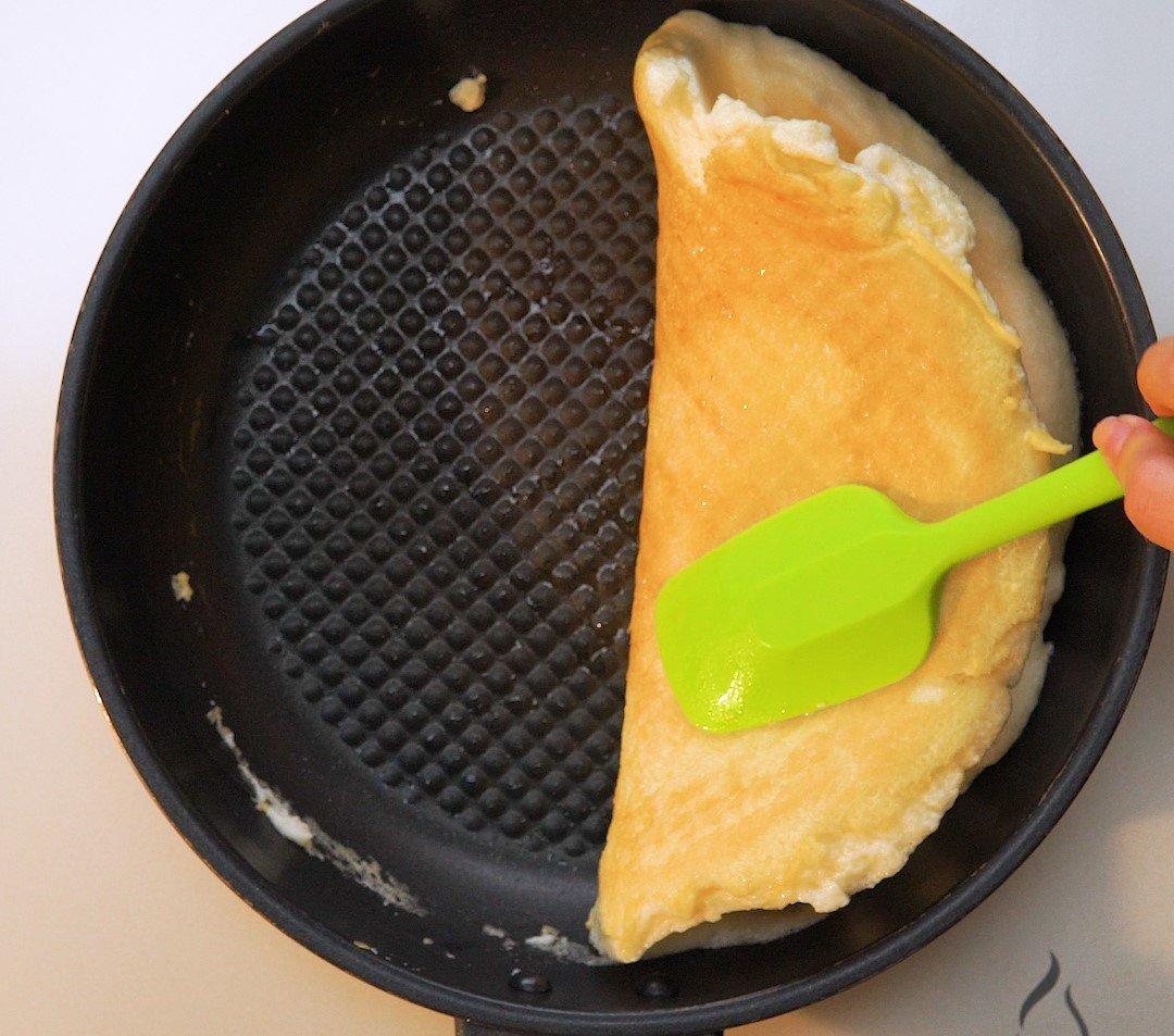 Cách làm trứng rán bọt biển Hàn Quốc xốp mềm, béo ngậy - Món Ngon ...